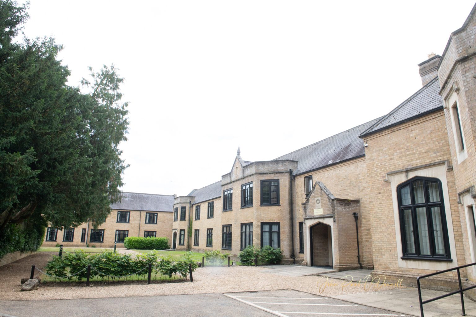 A Perfect Garden Court Wedding at Hanbury Manor Ware